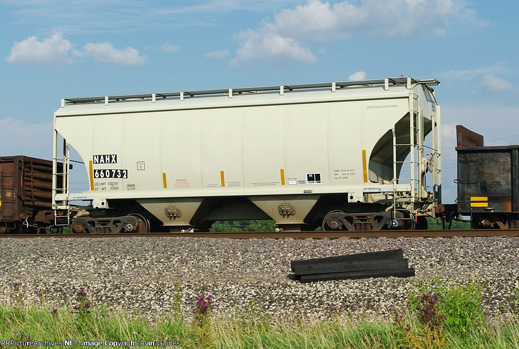 NAHX Covered Hopper 660732