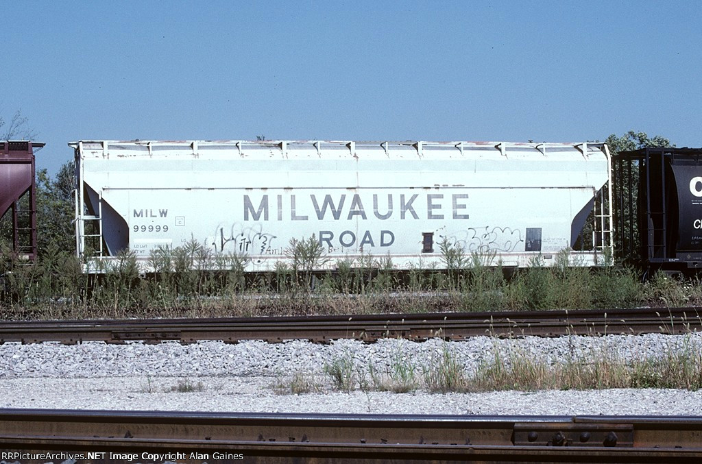 Milw Covered Hopper 99999
