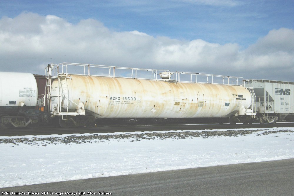 ACFX Tank Car 18639