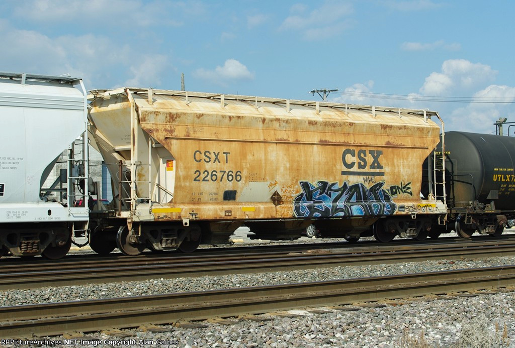 CSX Covered Hopper 226766
