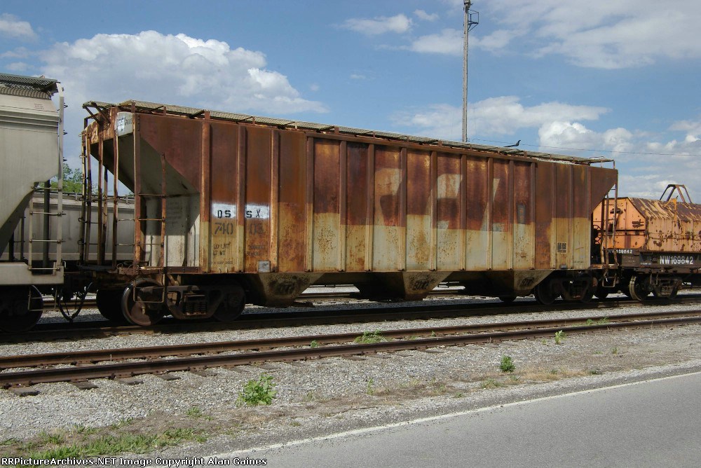 DSSX 3 Bay Covered Hopper 74003