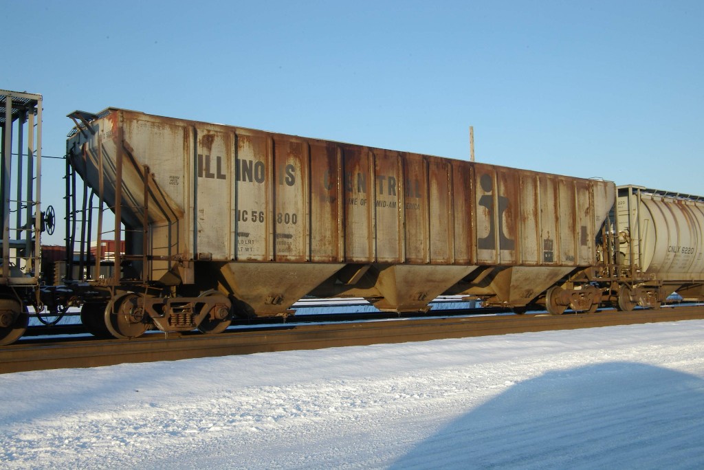 IC 3 Bay Covered Hopper 56800