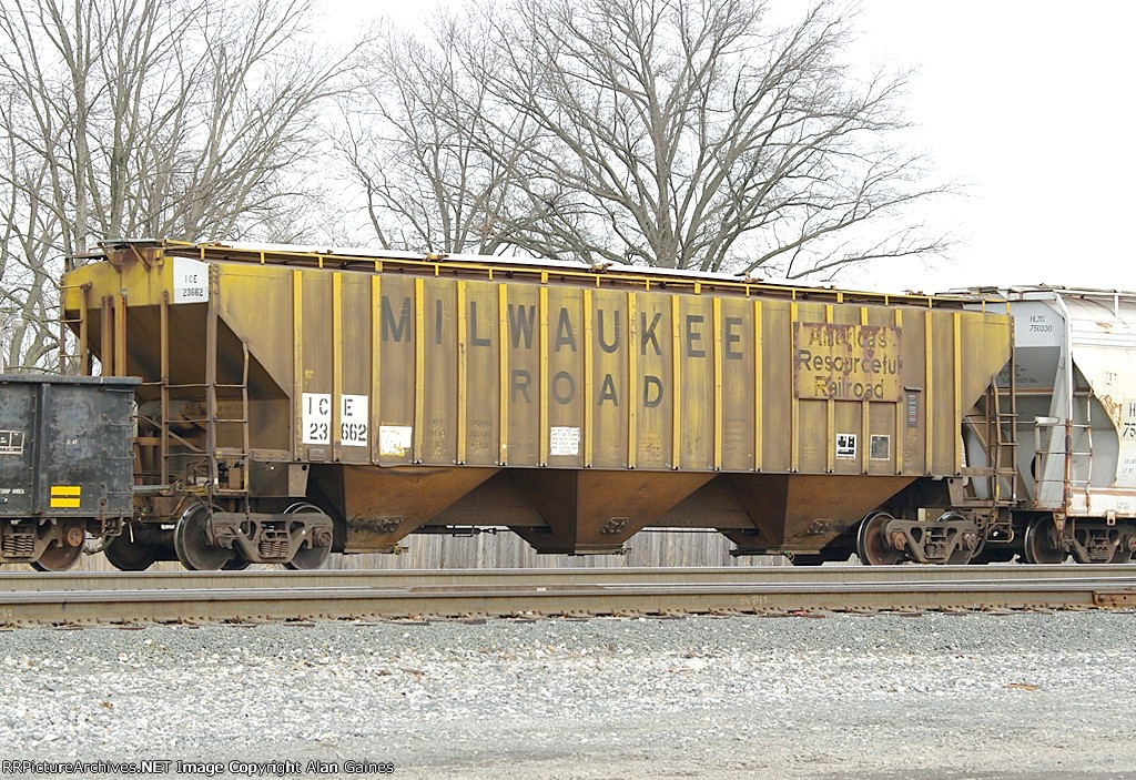 IC&E Covered Hopper 23662