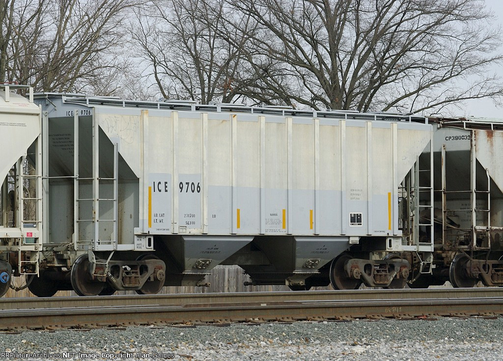 IC&E Covered Hopper 9706