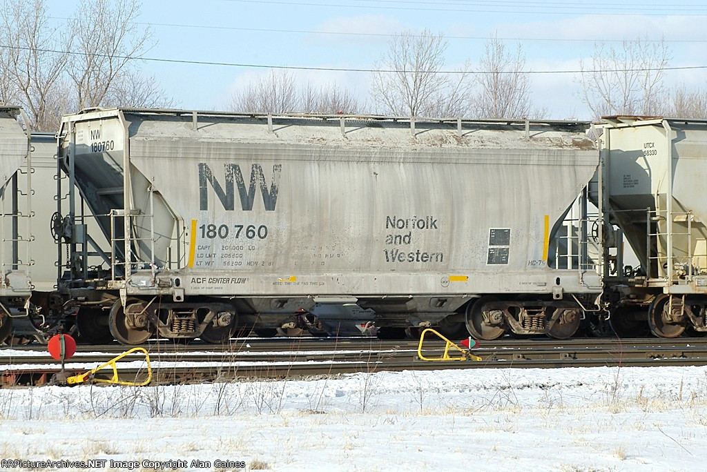 N&W Covered Hopper 180760
