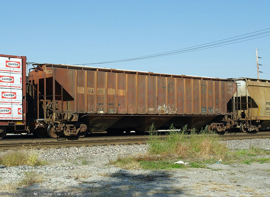 NAHX Covered Hopper 15778