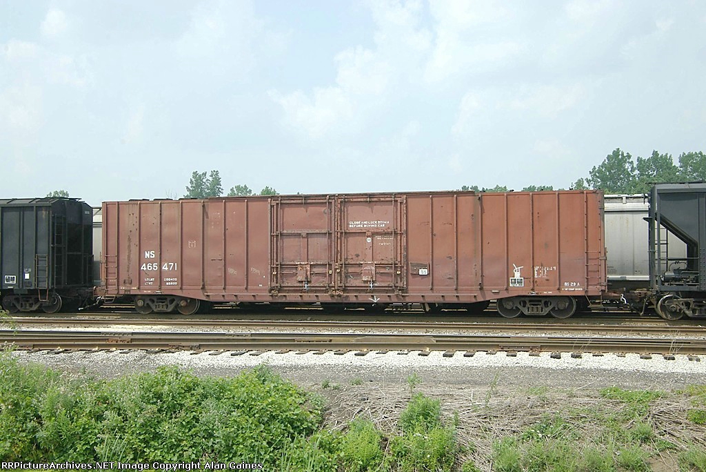 NS Box Car 465471