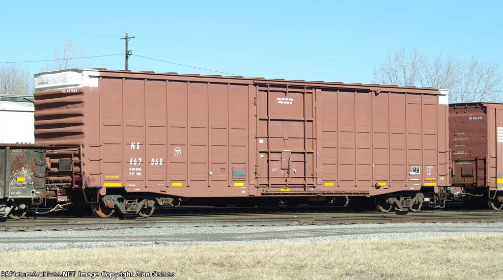 NS Box Car 467068