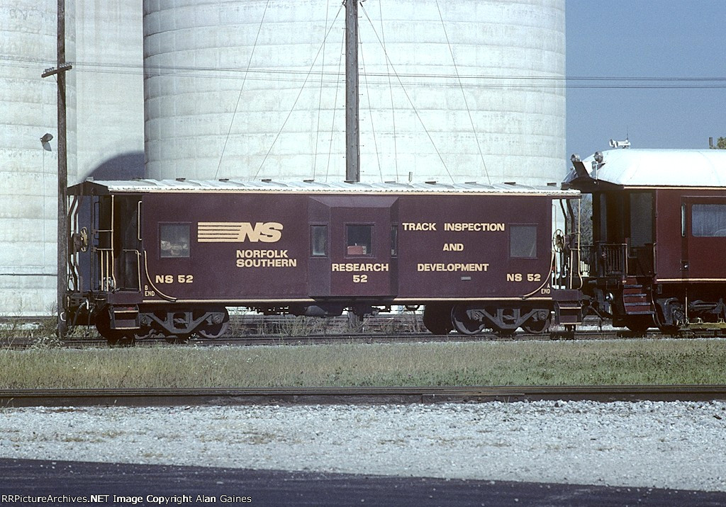 NS Caboose 52
