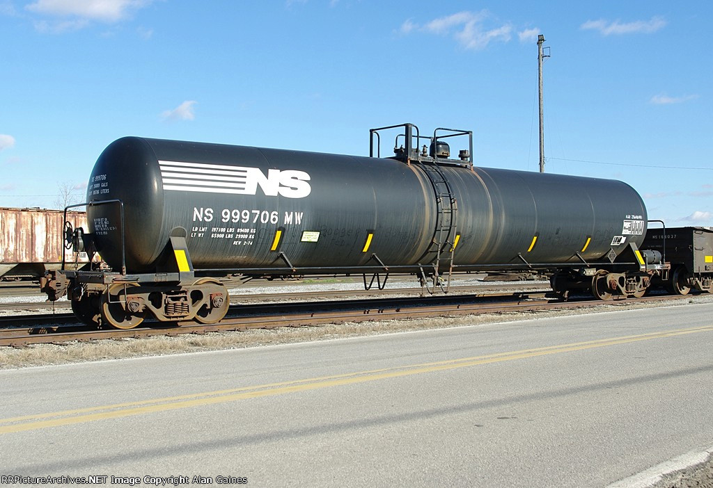 NS Tank Car 999706