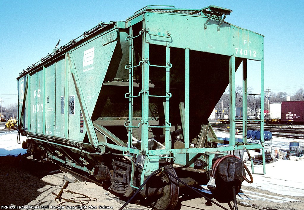 PC 3 Bay Covered Hopper 74012