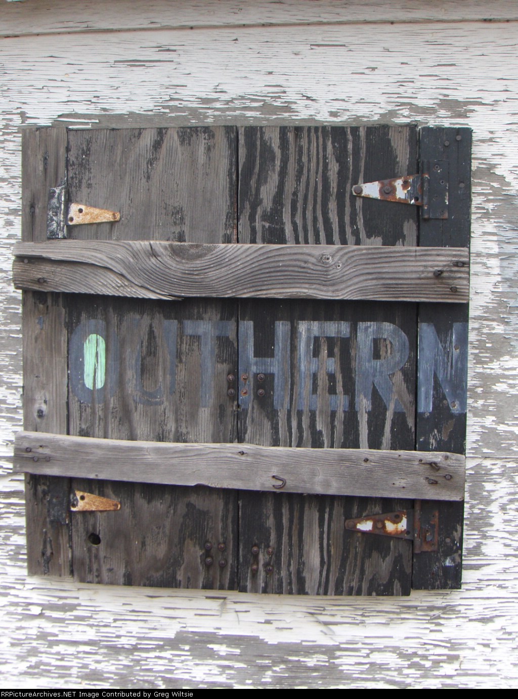 Southern Lettering on crossing guard shack from 19th Street in Erie, PA
