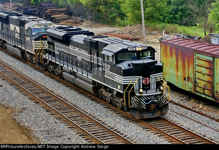 NYC Heritage Unit leades NS154 under US129 Overpass