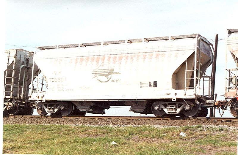 MP ACF 2-bay covered hopper
