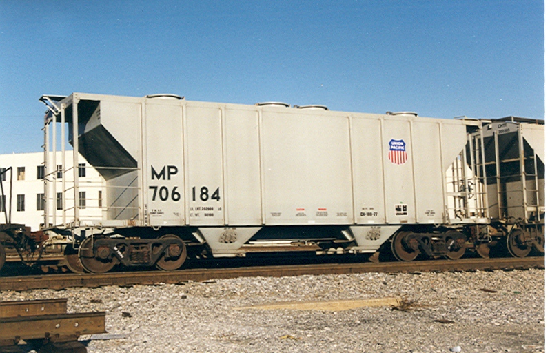 MP PS 2-bay covered hopper