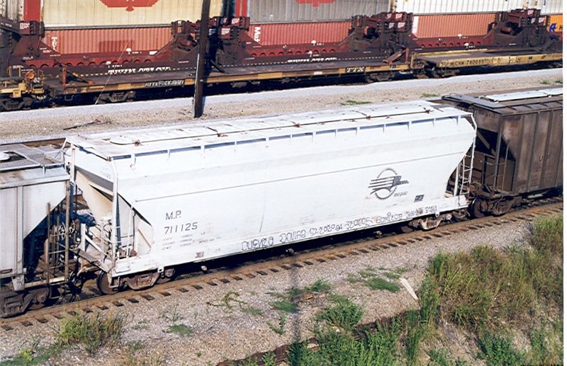 MP ACF 3-bay covered hopper