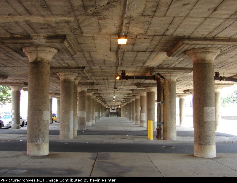 Reinforced concrete floor system/columns