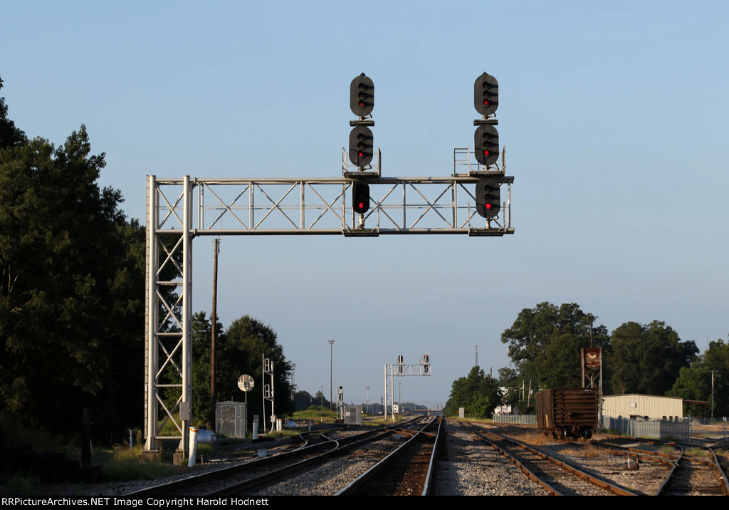 CSX signals facing southbound @ CP Charlie Baker mp A 119.9