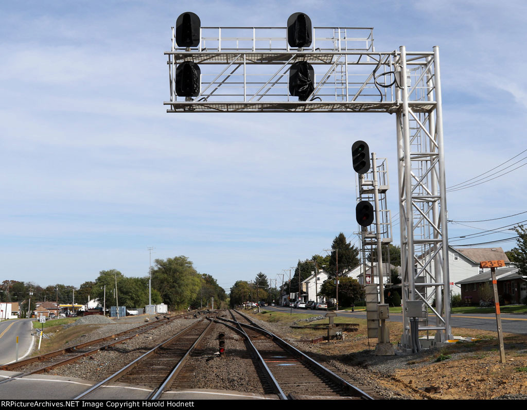 The new and old signals + existing dwarf signal