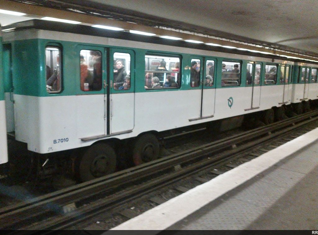 MP73 Car B.7010 on Ligne 6 at Montparnasse-Bienvenue