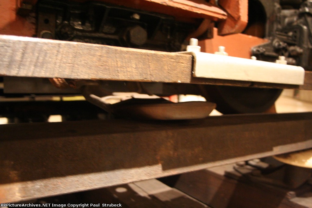 3rd rail pickup shoe