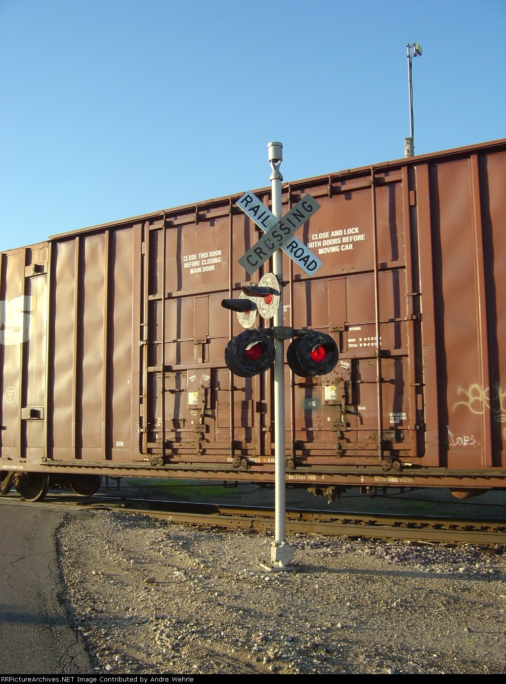 Read Rd. crossing signal with the B train crossing