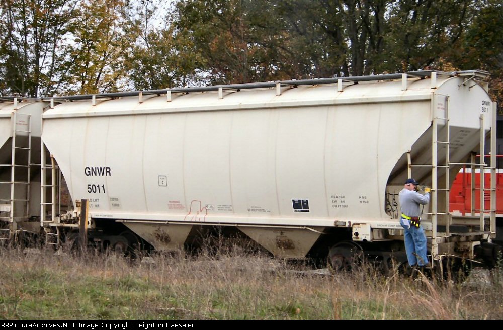 GNWR 5011 with Trainman