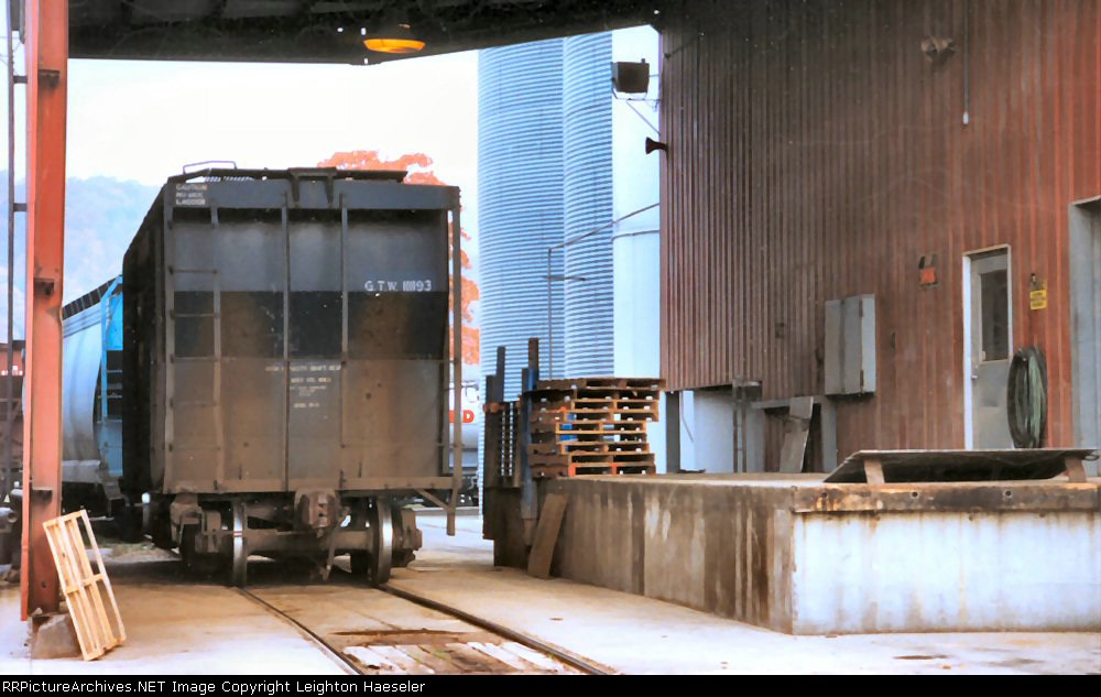 GTW 111193 in the unloading bay at K&L Feed Corp.