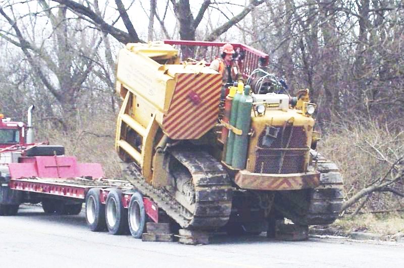 Unloading CAT side boom