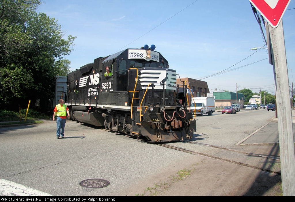 NYSW crew WS-2 gets flagged across market St on the seldom used Passiac ...