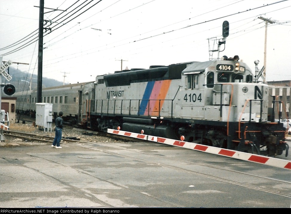 Ex CNJ/NJDOT GP40P 4104 arrives at the station from the west
