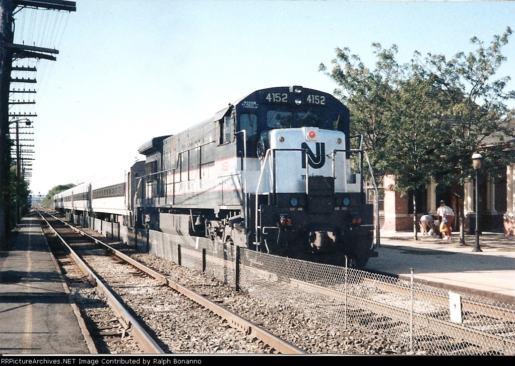 U34CH 4152 accelrates out of the station eastbound for Hoboken