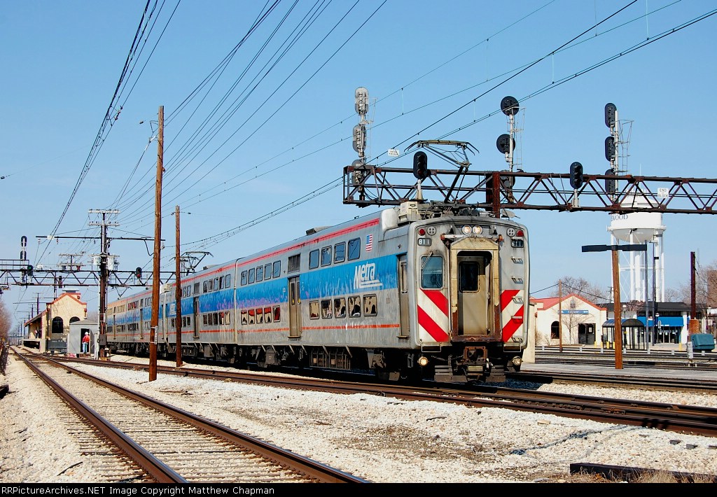 Metra Electric train #811