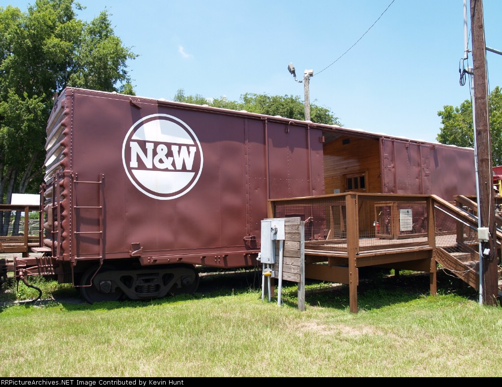N&W boxcar without number