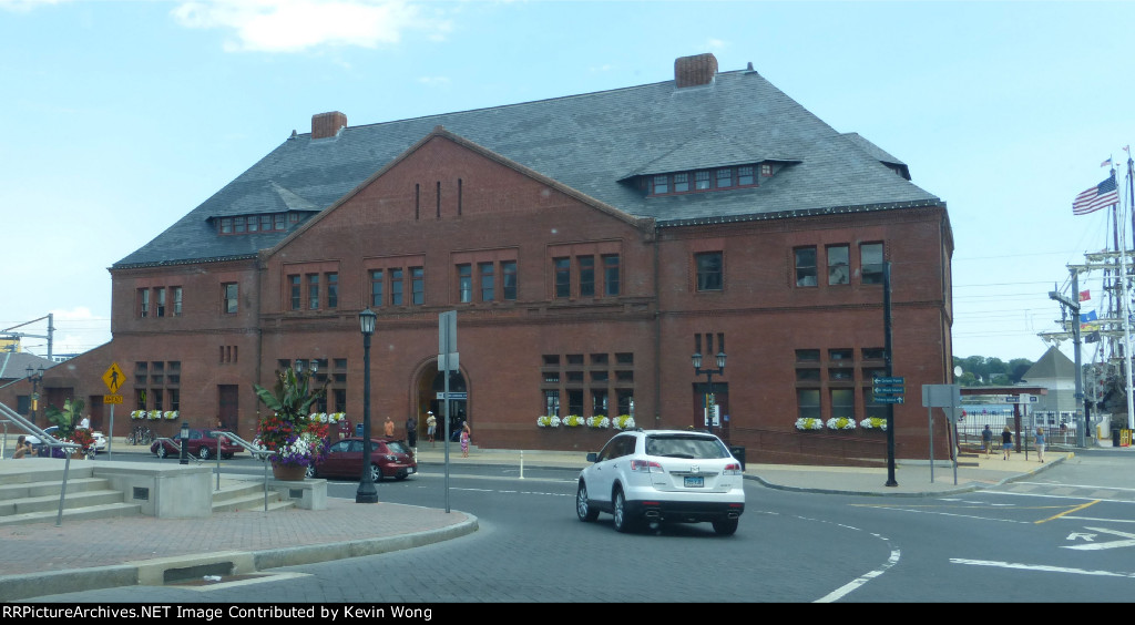 Amtrak/Shore Line East New London Station