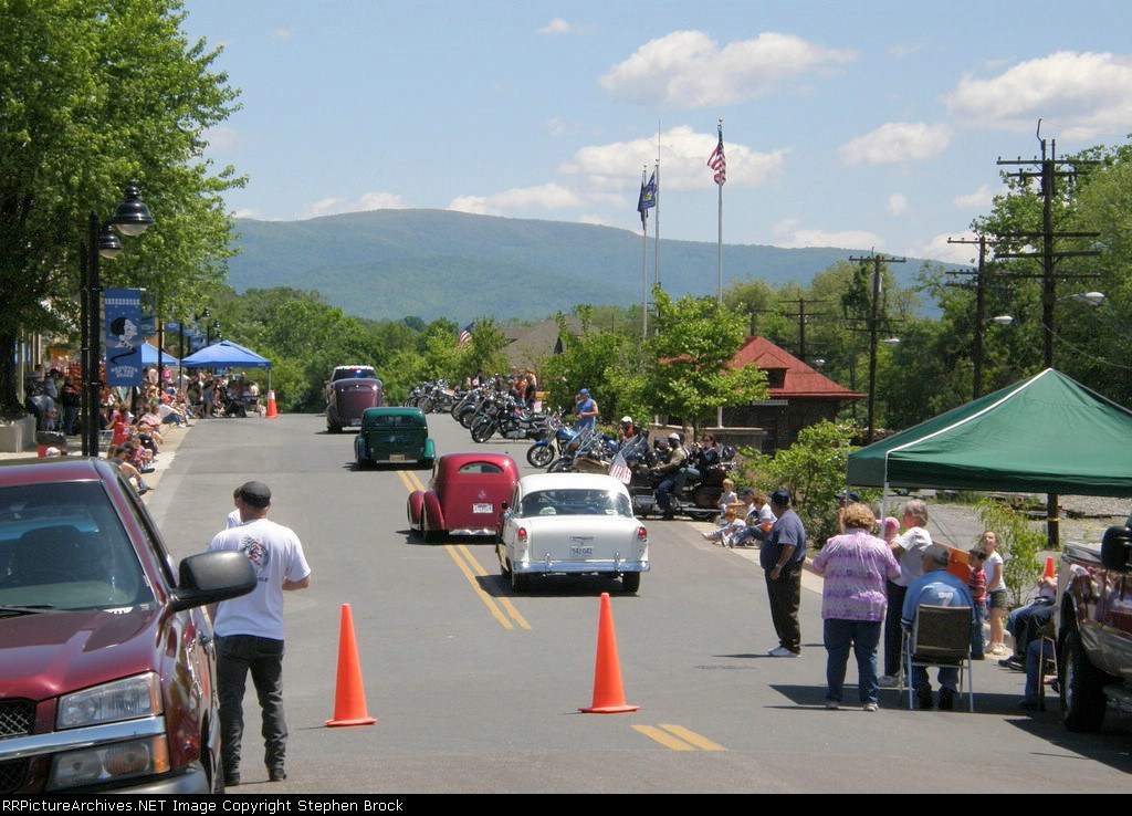Antique cars on parade along First St.