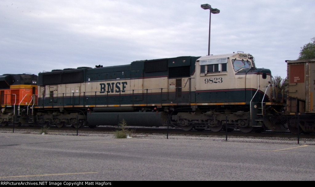 BNSF 9823