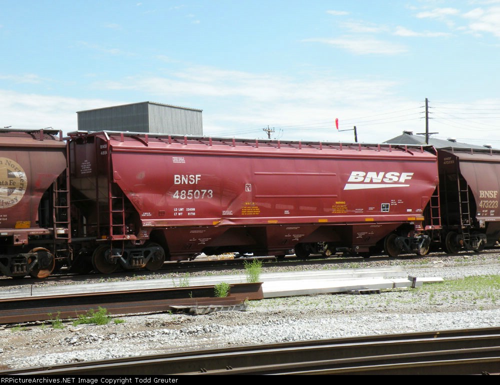 Damaged BNSF 485073