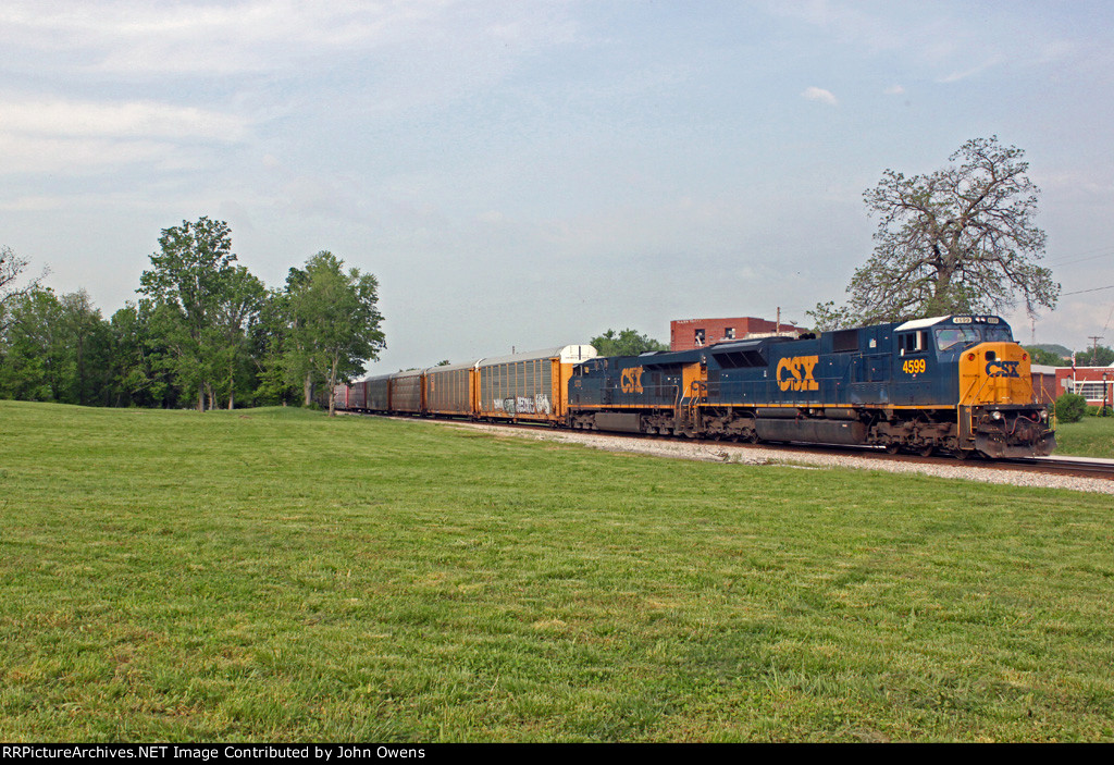 CSX 4599/CSXT Q235