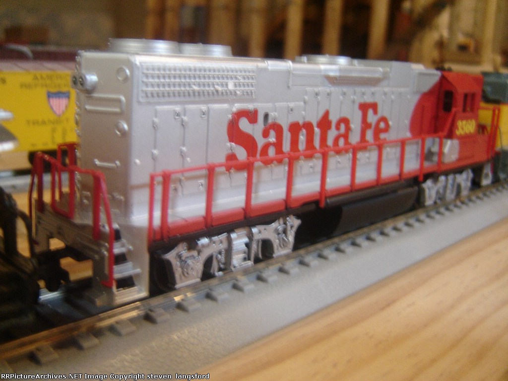 MY BRAND NEW ATSF (EMD GP38-2) HIGH HOOD