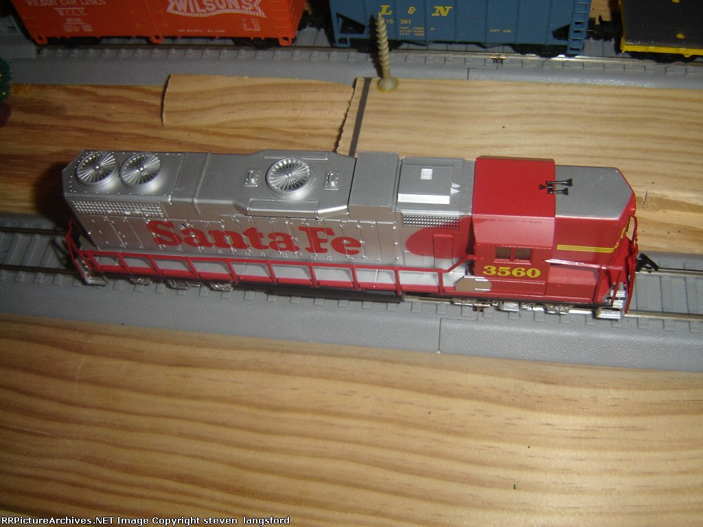 MY BRAND NEW ATSF (EMD GP38-2) HIGH HOOD