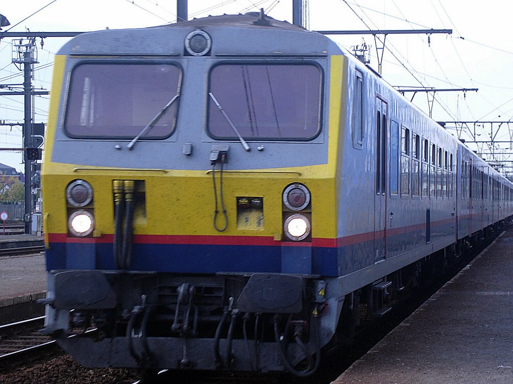SNCB M4 Entrer Dans la Gare SNCB Ath. Train pour Halle et Schaerbeek ...