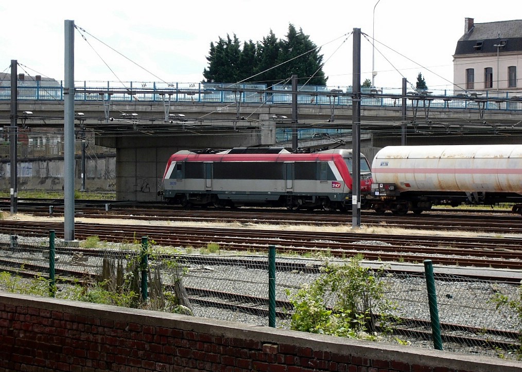SNCF BB36000 36010 avec Train du Fret, en Gare SNCB Tournai. SNCF ...