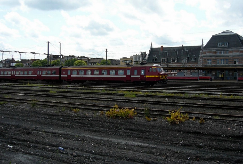 SNCB AM75 829 en Gare SNCB Tournai. Train Immobile. NMBS AM75 829 im ...