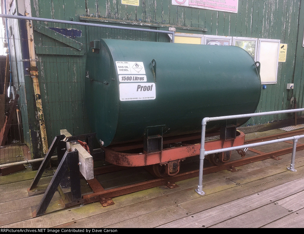 Oil tank wagon for refuelling ferry.