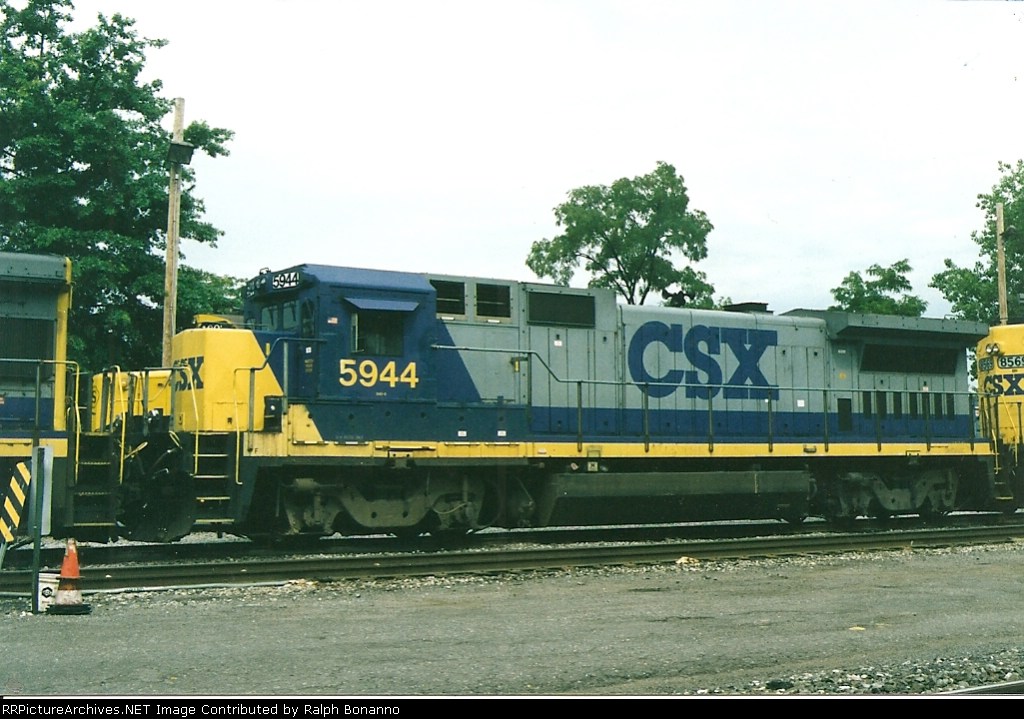 Ex NYSW B40 5944 is back on home rails between runs for CSX(note the ...