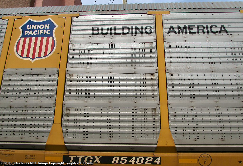 UP L 95078 in Building America paint