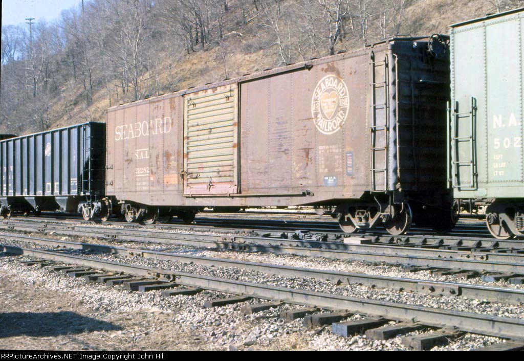 1147-20 Westbound C&NW freight at BN / MILW Hoffman Ave