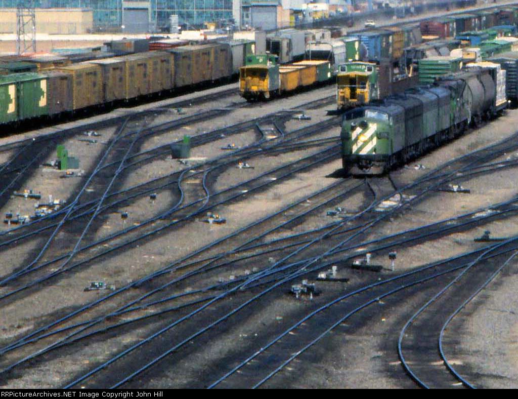 1152-23a BN Northtown Yard