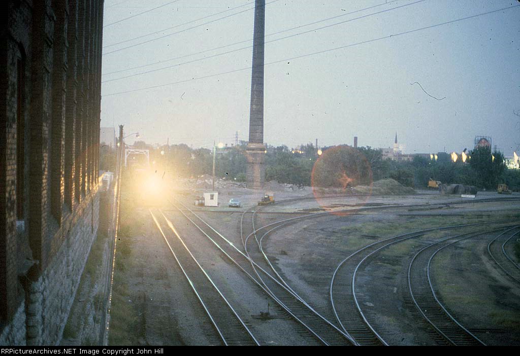 1202-33 MN&S transfer waits near BN ex-GN First Street Junction